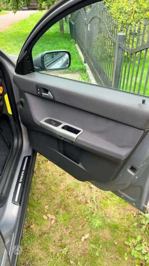 Grey Volvo S40 2004 in Siauliai, with an engine capacity of 2.00 L and mileage of 255 thousand km for 1300 €, photo 14 on AUTOMOTO.COM.LV