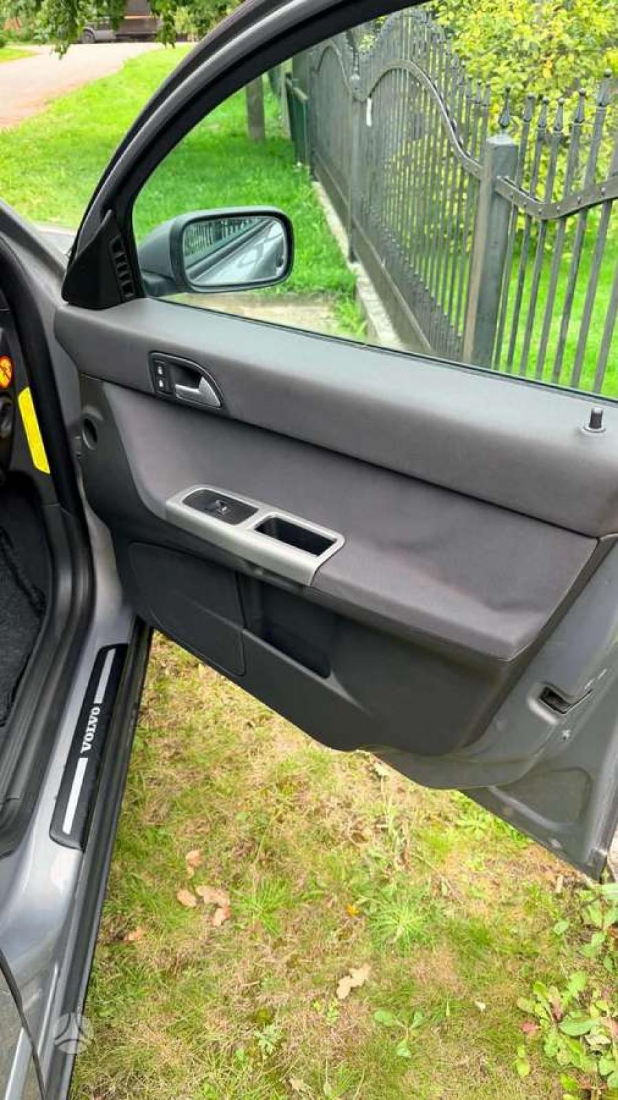 Grey Volvo S40 2004 in Siauliai, with an engine capacity of 2.00 L and mileage of 255 thousand km for 1300 €, photo 14 on AUTOMOTO.COM.LV