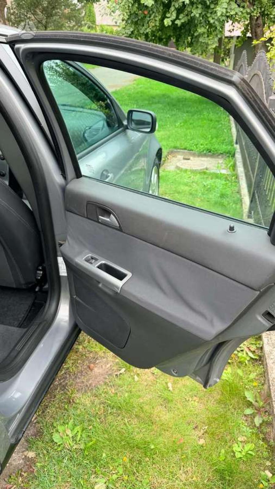 Grey Volvo S40 2004 in Siauliai, with an engine capacity of 2.00 L and mileage of 255 thousand km for 1300 €, photo 16 on AUTOMOTO.COM.LV