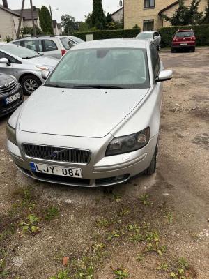 Grey Volvo S40 2004 in Taurage, with an engine capacity of 2.00 L and mileage of 410 thousand km for 1000 €, photo  on AUTOMOTO.COM.LV