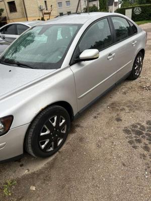 Grey Volvo S40 2004 in Taurage, with an engine capacity of 2.00 L and mileage of 410 thousand km for 1000 €, photo 3 on AUTOMOTO.COM.LV