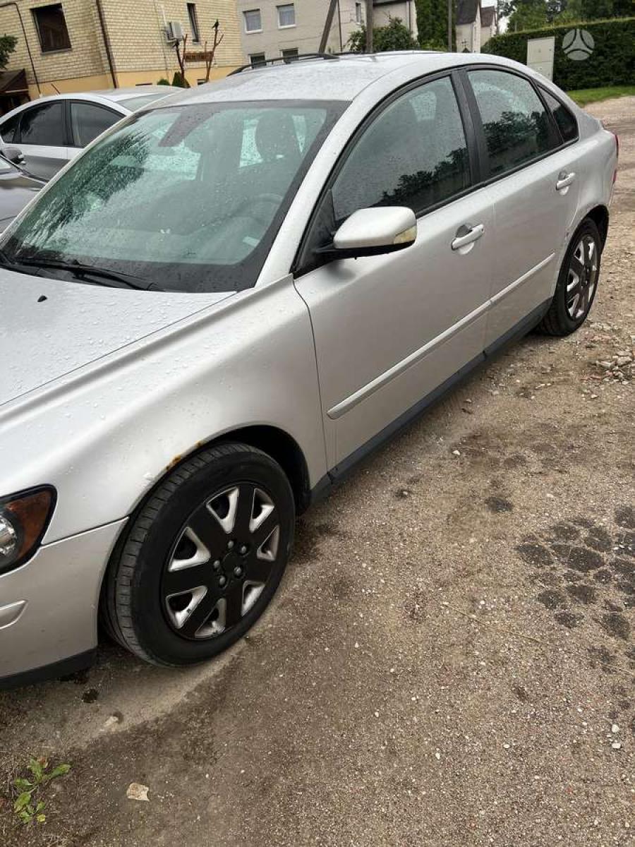 Grey Volvo S40 2004 in Taurage, with an engine capacity of 2.00 L and mileage of 410 thousand km for 1000 €, photo 3 on AUTOMOTO.COM.LV