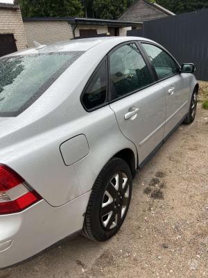 Grey Volvo S40 2004 in Taurage, with an engine capacity of 2.00 L and mileage of 410 thousand km for 1000 €, photo 4 on AUTOMOTO.COM.LV