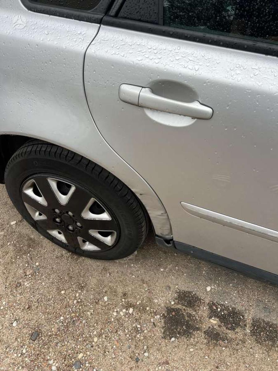 Grey Volvo S40 2004 in Taurage, with an engine capacity of 2.00 L and mileage of 410 thousand km for 1000 €, photo 7 on AUTOMOTO.COM.LV