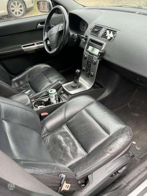 Grey Volvo S40 2004 in Taurage, with an engine capacity of 2.00 L and mileage of 410 thousand km for 1000 €, photo 9 on AUTOMOTO.COM.LV