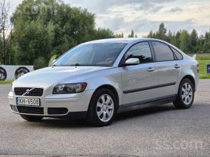 Pelēks Volvo S40 2004 Liepāja, ar dzinēja tilpumu 2.40 L un nobraukumu 256 tūkst. km par 1950 €, foto 3 vietnē AUTOMOTO.COM.LV