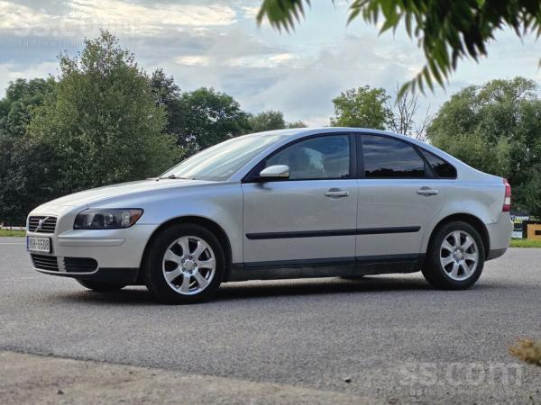 Pelēks Volvo S40 2004 Liepāja, ar dzinēja tilpumu 2.40 L un nobraukumu 256 tūkst. km par 1950 €, foto 4 vietnē AUTOMOTO.COM.LV