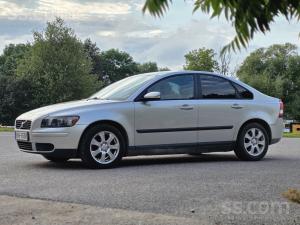 Pelēks Volvo S40 2004 Liepāja, ar dzinēja tilpumu 2.40 L un nobraukumu 256 tūkst. km par 1950 €, foto 4 vietnē AUTOMOTO.COM.LV