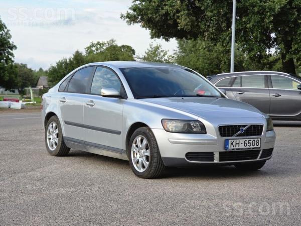 Pelēks Volvo S40 2004 Liepāja, ar dzinēja tilpumu 2.40 L un nobraukumu 256 tūkst. km par 1950 €, foto 5 vietnē AUTOMOTO.COM.LV