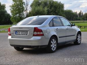 Pelēks Volvo S40 2004 Liepāja, ar dzinēja tilpumu 2.40 L un nobraukumu 256 tūkst. km par 1950 €, foto 7 vietnē AUTOMOTO.COM.LV