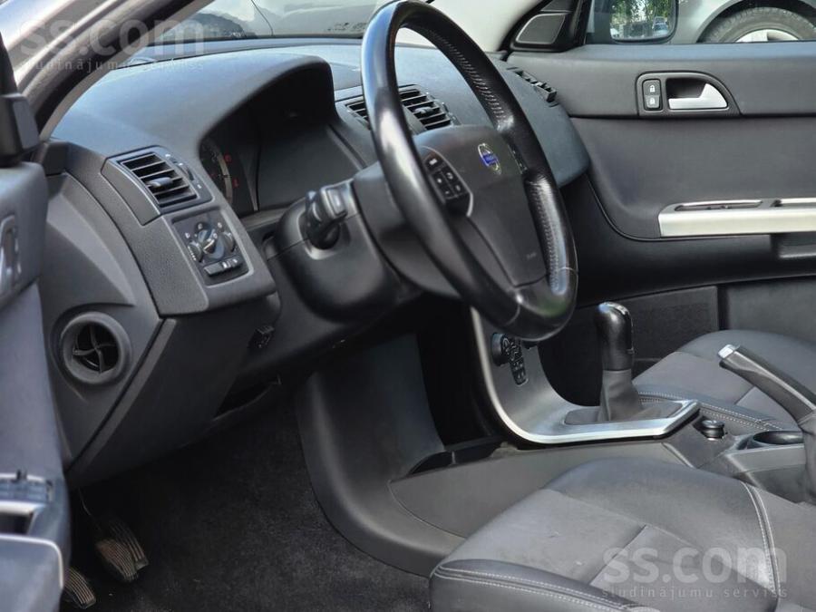 Pelēks Volvo S40 2004 Liepāja, ar dzinēja tilpumu 2.40 L un nobraukumu 256 tūkst. km par 1950 €, foto 9 vietnē AUTOMOTO.COM.LV