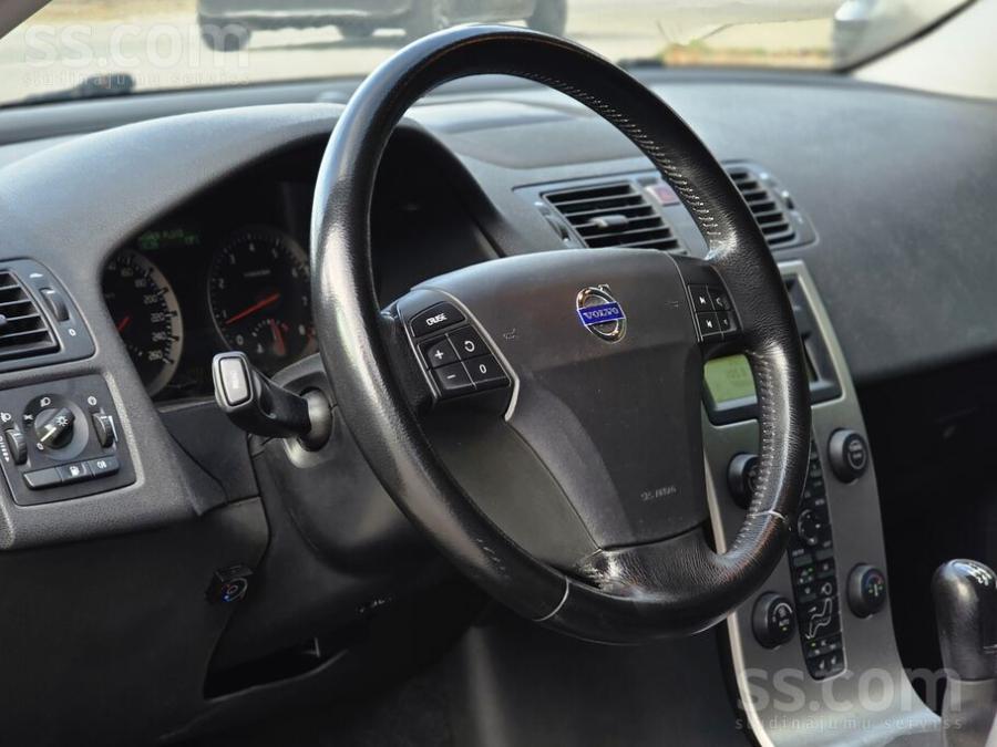 Pelēks Volvo S40 2004 Liepāja, ar dzinēja tilpumu 2.40 L un nobraukumu 256 tūkst. km par 1950 €, foto 10 vietnē AUTOMOTO.COM.LV