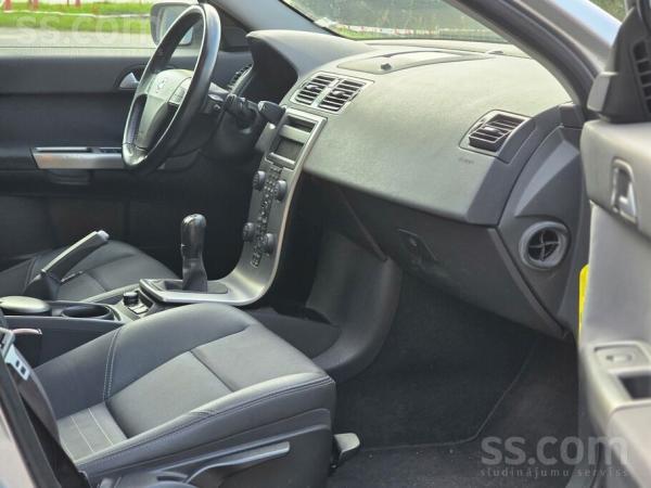 Pelēks Volvo S40 2004 Liepāja, ar dzinēja tilpumu 2.40 L un nobraukumu 256 tūkst. km par 1950 €, foto 11 vietnē AUTOMOTO.COM.LV