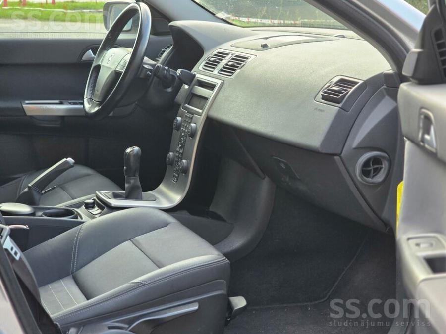 Pelēks Volvo S40 2004 Liepāja, ar dzinēja tilpumu 2.40 L un nobraukumu 256 tūkst. km par 1950 €, foto 11 vietnē AUTOMOTO.COM.LV