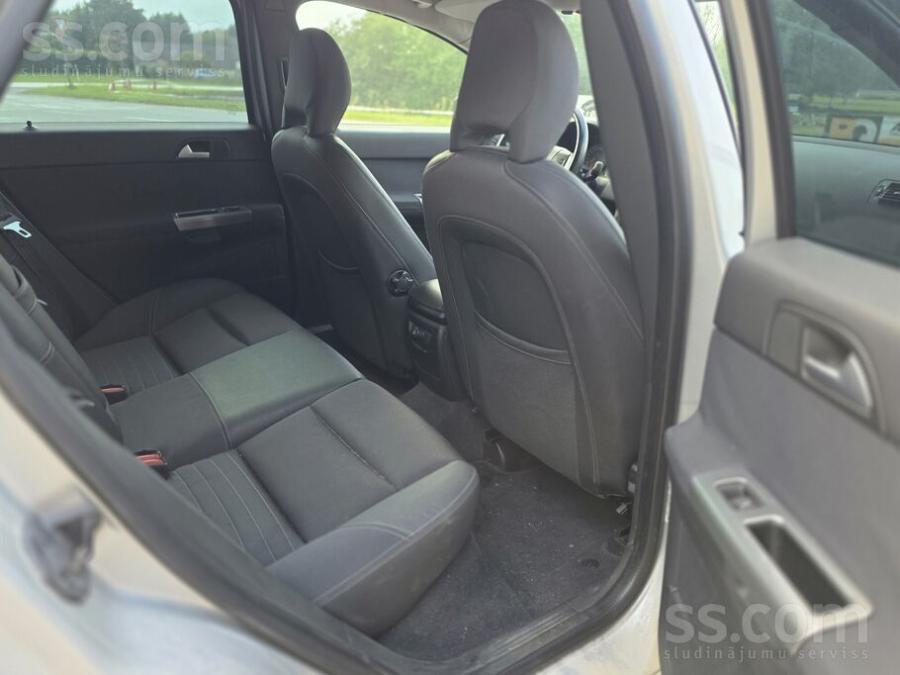 Pelēks Volvo S40 2004 Liepāja, ar dzinēja tilpumu 2.40 L un nobraukumu 256 tūkst. km par 1950 €, foto 13 vietnē AUTOMOTO.COM.LV