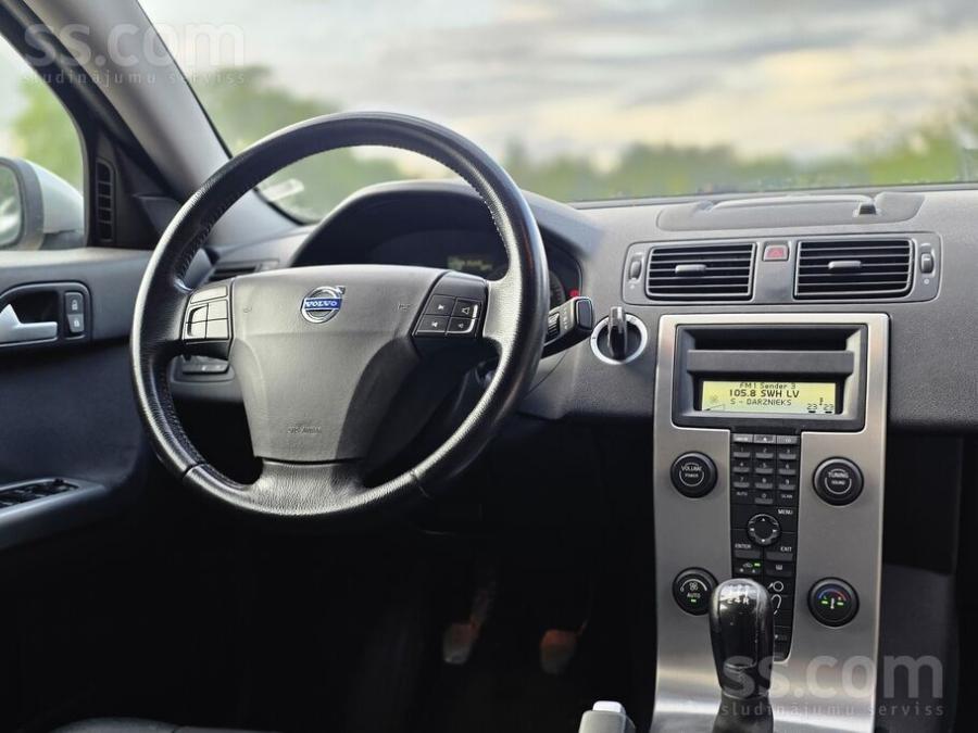 Pelēks Volvo S40 2004 Liepāja, ar dzinēja tilpumu 2.40 L un nobraukumu 256 tūkst. km par 1950 €, foto 14 vietnē AUTOMOTO.COM.LV