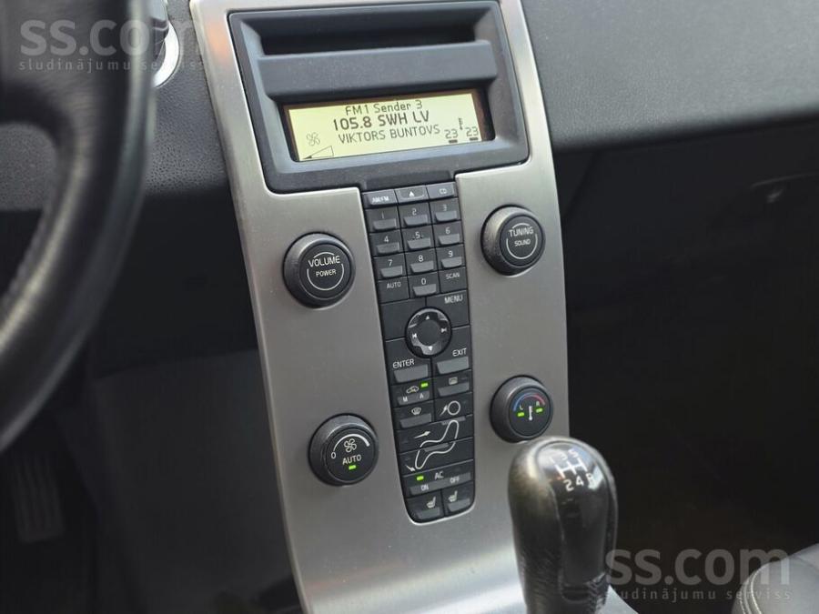 Pelēks Volvo S40 2004 Liepāja, ar dzinēja tilpumu 2.40 L un nobraukumu 256 tūkst. km par 1950 €, foto 16 vietnē AUTOMOTO.COM.LV