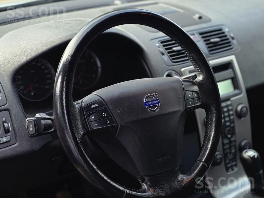 Pelēks Volvo S40 2004 Liepāja, ar dzinēja tilpumu 2.40 L un nobraukumu 256 tūkst. km par 1950 €, foto 18 vietnē AUTOMOTO.COM.LV
