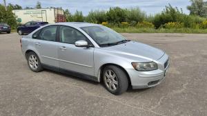 Pelēks Volvo S40 2004 Rīga, ar dzinēja tilpumu 2.50 L un nobraukumu 177 tūkst. km par 1500 €, foto 3 vietnē AUTOMOTO.COM.LV