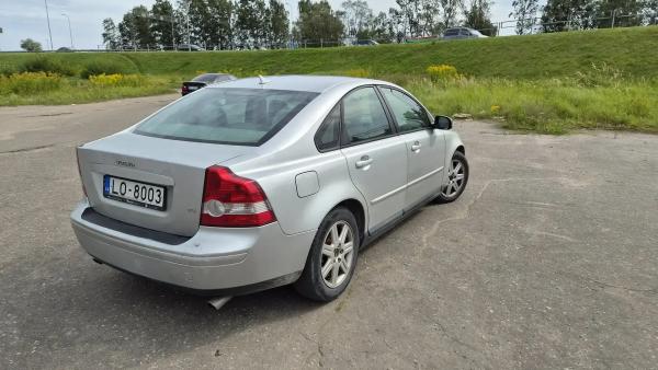 Grey Volvo S40 2004 in Riga, with an engine capacity of 2.50 L and mileage of 177 thousand km for 1500 €, photo 4 on AUTOMOTO.COM.LV
