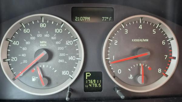 Grey Volvo S40 2004 in Riga, with an engine capacity of 2.50 L and mileage of 177 thousand km for 1500 €, photo 6 on AUTOMOTO.COM.LV