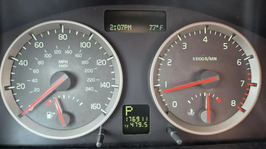 Pelēks Volvo S40 2004 Rīga, ar dzinēja tilpumu 2.50 L un nobraukumu 177 tūkst. km par 1500 €, foto 6 vietnē AUTOMOTO.COM.LV