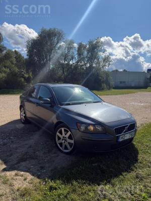 Grey Volvo S40 2004 in Riga, with an engine capacity of 2.40 L and mileage of 330 thousand km for 1000 €, photo  on AUTOMOTO.COM.LV