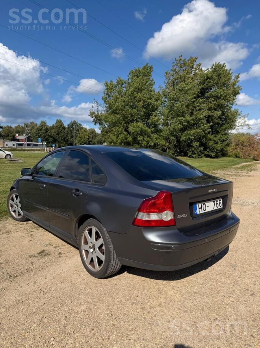 Grey Volvo S40 2004 in Riga, with an engine capacity of 2.40 L and mileage of 330 thousand km for 1000 €, photo 3 on AUTOMOTO.COM.LV
