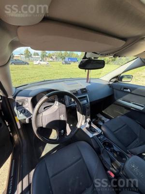Grey Volvo S40 2004 in Riga, with an engine capacity of 2.40 L and mileage of 330 thousand km for 1000 €, photo 5 on AUTOMOTO.COM.LV