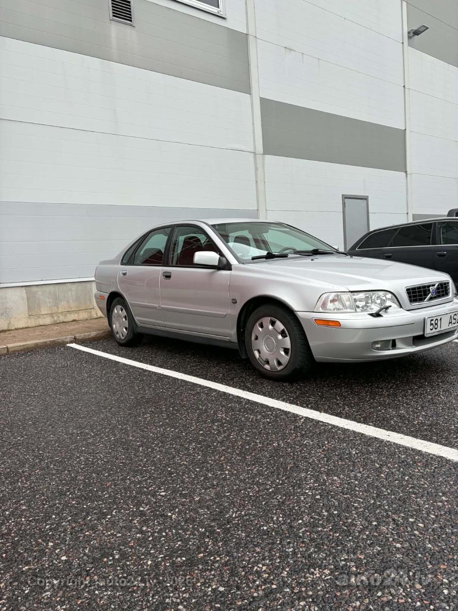Grey Volvo S40 2004 in Tallinn, with an engine capacity of 1.90 L and mileage of 113 thousand km for 1900 €, photo 1 on AUTOMOTO.COM.LV