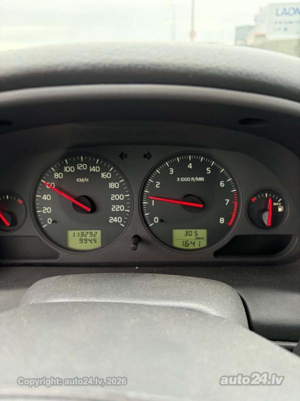 Grey Volvo S40 2004 in Tallinn, with an engine capacity of 1.90 L and mileage of 113 thousand km for 1900 €, photo 3 on AUTOMOTO.COM.LV