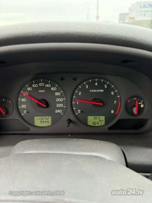 Grey Volvo S40 2004 in Tallinn, with an engine capacity of 1.90 L and mileage of 113 thousand km for 1900 €, photo 3 on AUTOMOTO.COM.LV
