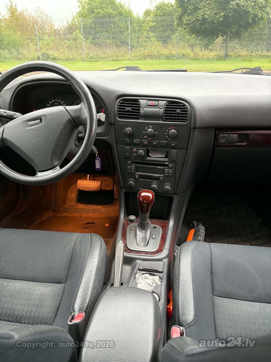 Grey Volvo S40 2004 in Tallinn, with an engine capacity of 1.90 L and mileage of 113 thousand km for 1900 €, photo 4 on AUTOMOTO.COM.LV