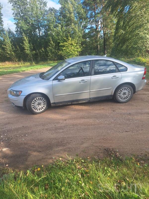 Вольво С40 2004 в Добеле на AUTOMOTO.COM.LV Серый Вольво С40 2004 в Добеле, объемом двигателя 2.40 л и пробегом 220 тыс. км за 650 €, фото 1 на AUTOMOTO.COM.LV