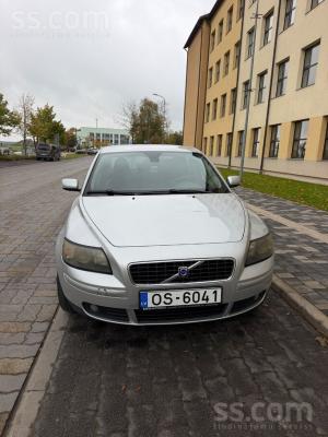 Pelēks Volvo S40 2004 Jelgava, ar dzinēja tilpumu 2.00 L un nobraukumu 355 tūkst. km par 1600 €, foto  vietnē AUTOMOTO.COM.LV