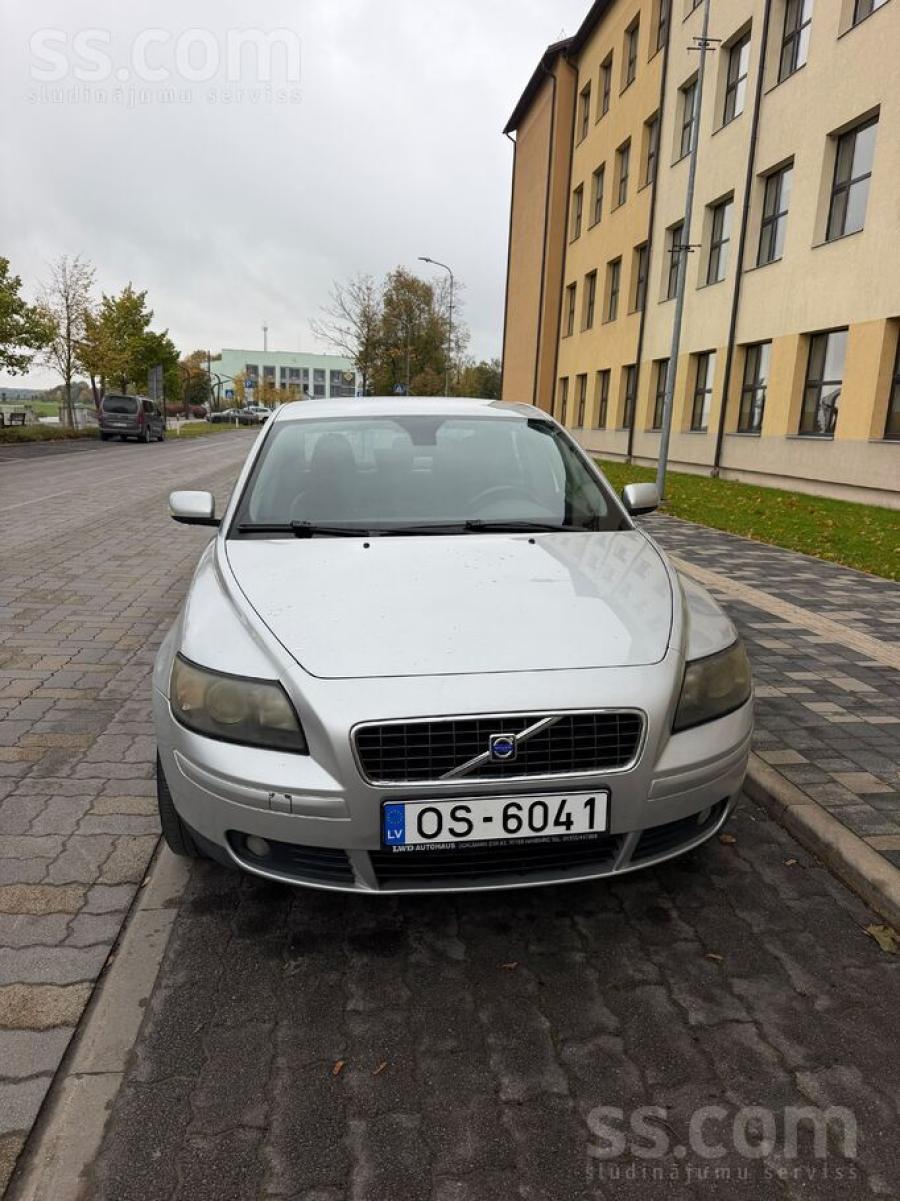Grey Volvo S40 2004 in Jelgava, with an engine capacity of 2.00 L and mileage of 355 thousand km for 1600 €, photo 1 on AUTOMOTO.COM.LV