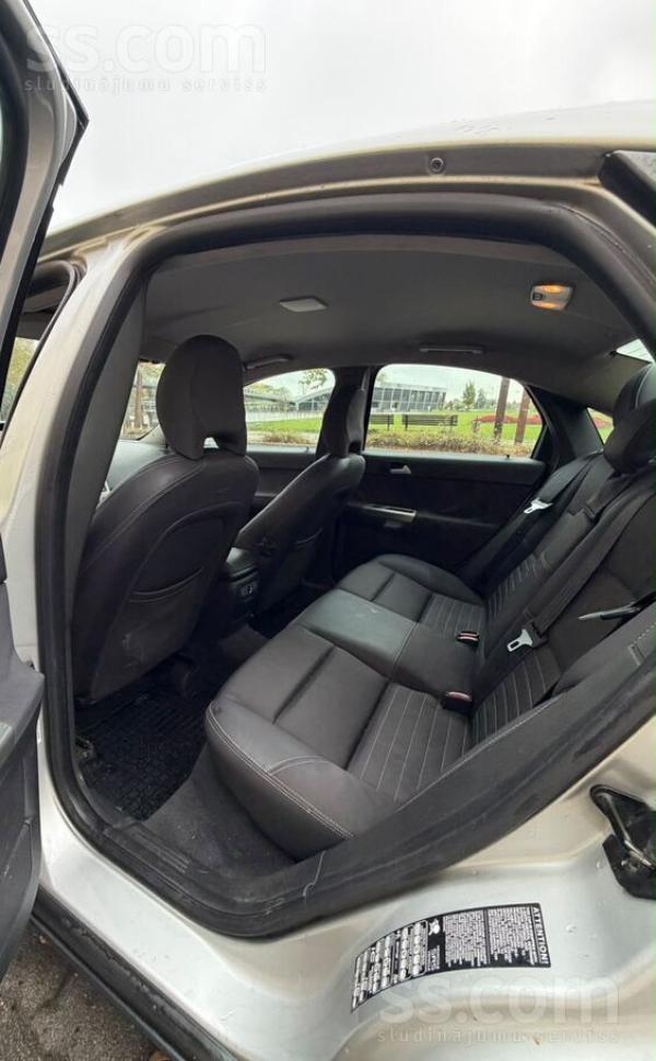 Pelēks Volvo S40 2004 Jelgava, ar dzinēja tilpumu 2.00 L un nobraukumu 355 tūkst. km par 1600 €, foto 8 vietnē AUTOMOTO.COM.LV