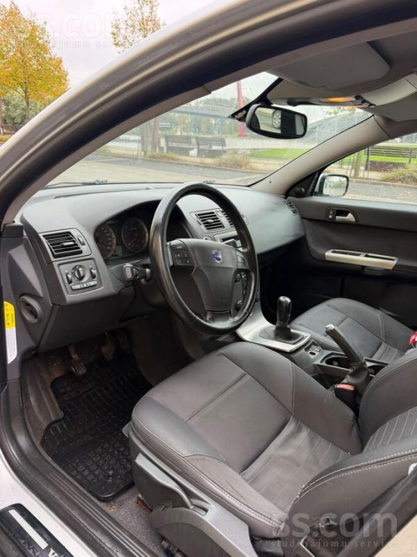 Pelēks Volvo S40 2004 Jelgava, ar dzinēja tilpumu 2.00 L un nobraukumu 355 tūkst. km par 1600 €, foto 9 vietnē AUTOMOTO.COM.LV