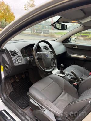 Grey Volvo S40 2004 in Jelgava, with an engine capacity of 2.00 L and mileage of 355 thousand km for 1600 €, photo 9 on AUTOMOTO.COM.LV