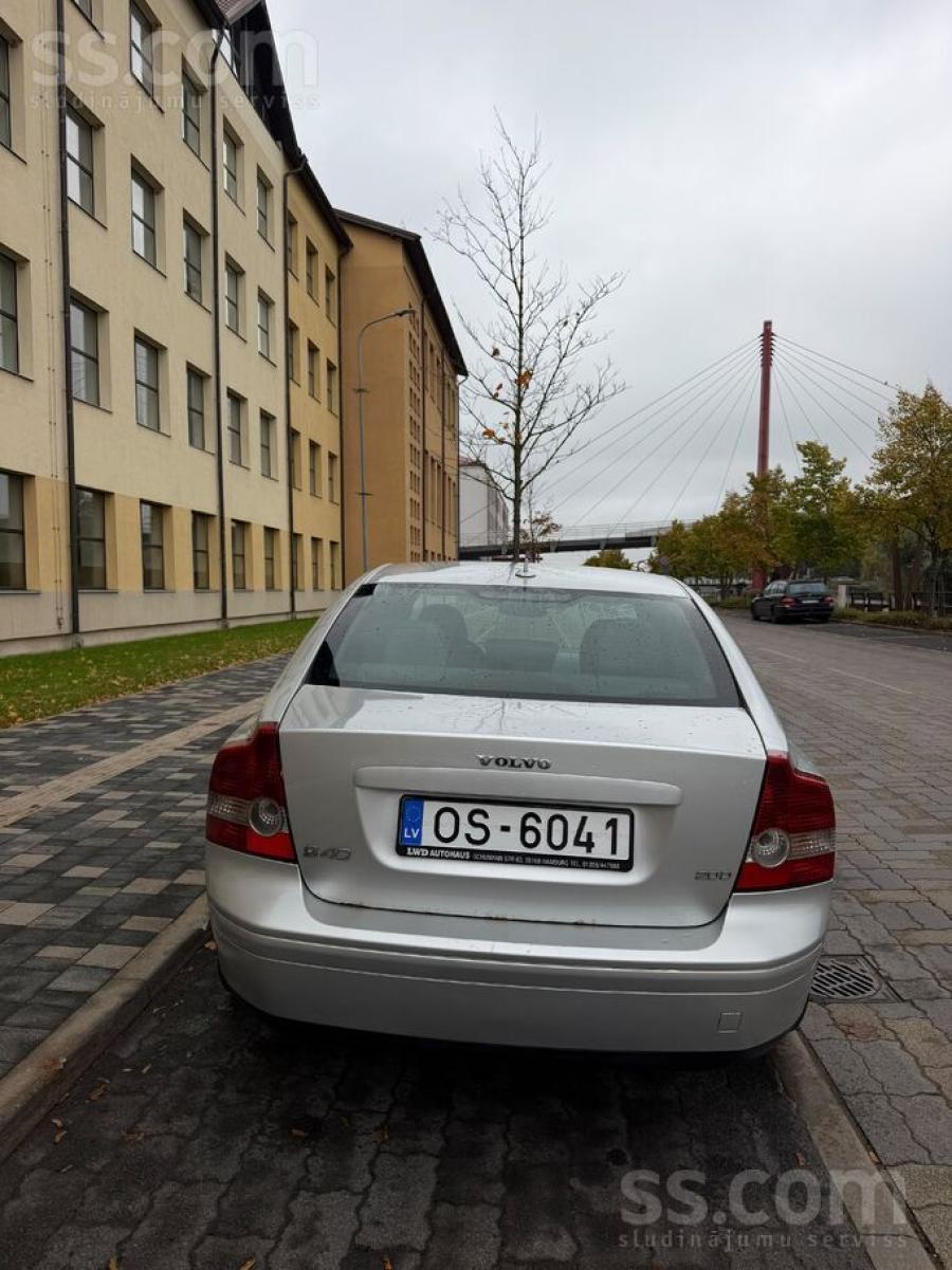 Grey Volvo S40 2004 in Jelgava, with an engine capacity of 2.00 L and mileage of 355 thousand km for 1600 €, photo 10 on AUTOMOTO.COM.LV