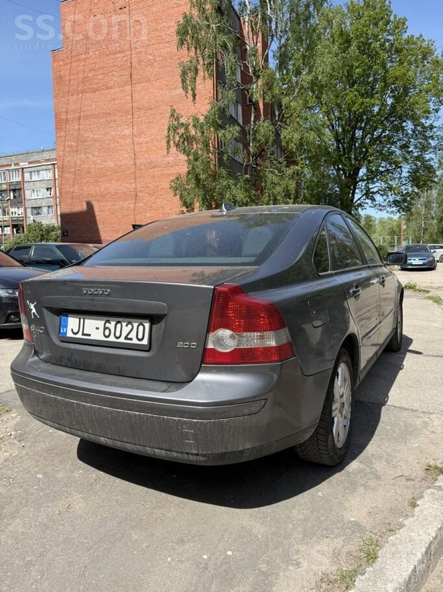 Grey Volvo S40 2005 in Riga, with an engine capacity of 2.00 L and mileage of 332 thousand km for 1590 €, photo 2 on AUTOMOTO.COM.LV