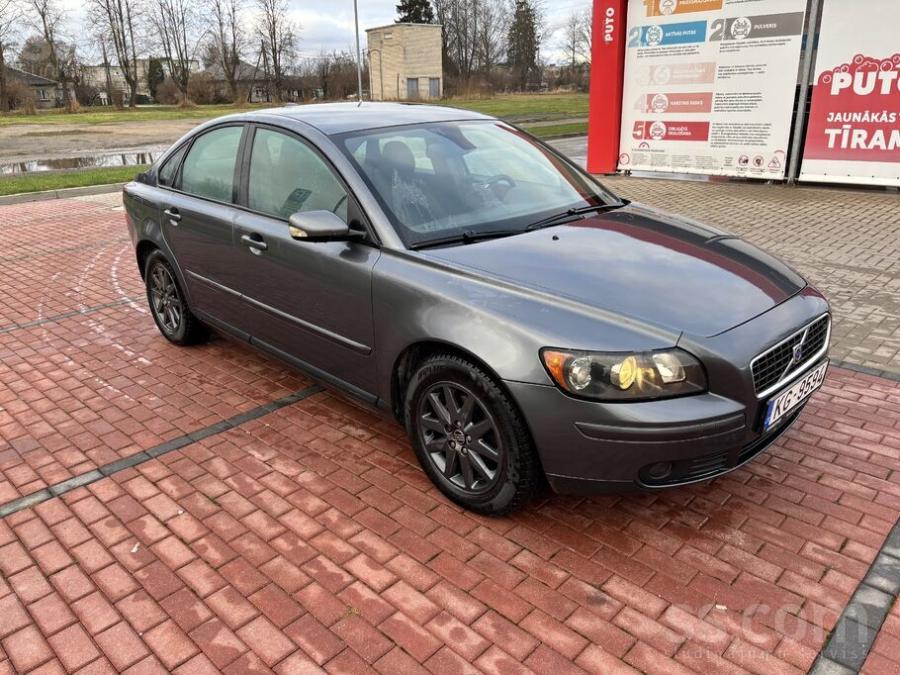 Grey Volvo S40 2005 in Jelgava, with an engine capacity of 2.00 L and mileage of 249 thousand km for 2150 €, photo 3 on AUTOMOTO.COM.LV