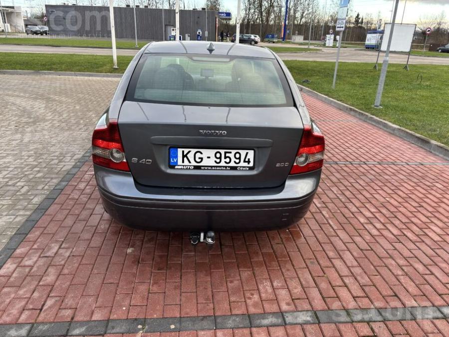 Grey Volvo S40 2005 in Jelgava, with an engine capacity of 2.00 L and mileage of 249 thousand km for 2150 €, photo 6 on AUTOMOTO.COM.LV