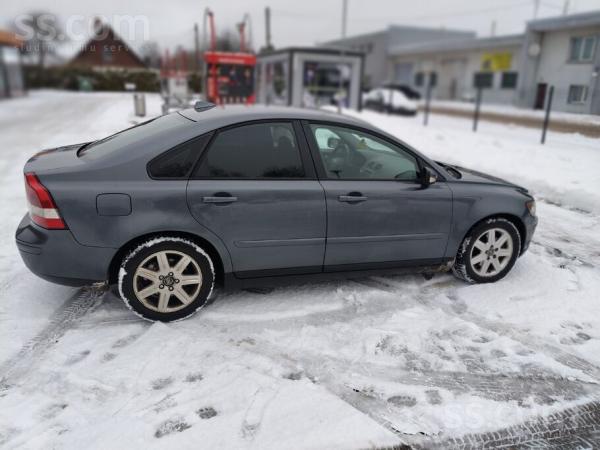 Grey Volvo S40 2005 in Ogre, with an engine capacity of 2.00 L and mileage of 363 thousand km for 1200 €, photo 1 on AUTOMOTO.COM.LV