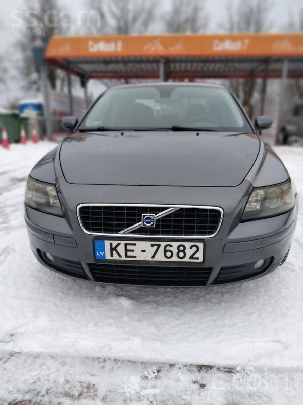 Grey Volvo S40 2005 in Ogre, with an engine capacity of 2.00 L and mileage of 363 thousand km for 1200 €, photo 3 on AUTOMOTO.COM.LV