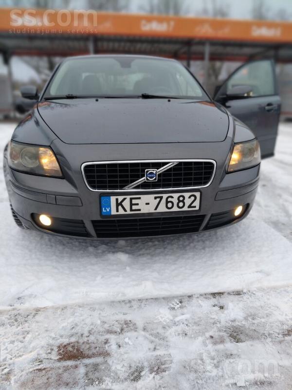 Grey Volvo S40 2005 in Ogre, with an engine capacity of 2.00 L and mileage of 363 thousand km for 1200 €, photo 5 on AUTOMOTO.COM.LV