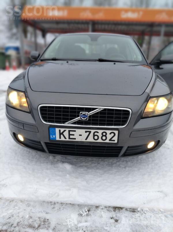 Grey Volvo S40 2005 in Ogre, with an engine capacity of 2.00 L and mileage of 363 thousand km for 1200 €, photo 6 on AUTOMOTO.COM.LV