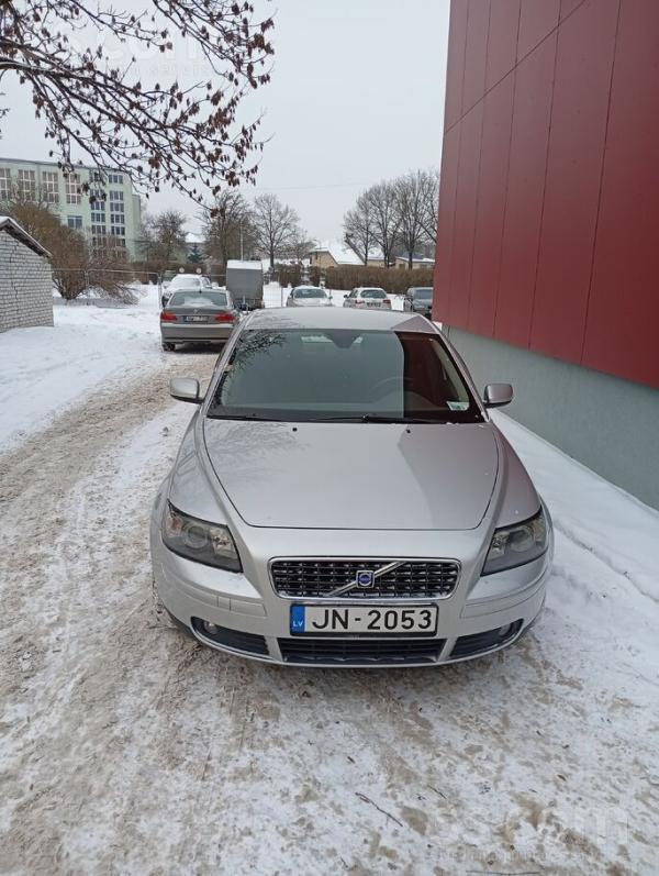 Pelēks Volvo S40 2005 Jelgava, ar dzinēja tilpumu 1.80 L un nobraukumu 237 tūkst. km par 1800 €, foto 1 vietnē AUTOMOTO.COM.LV