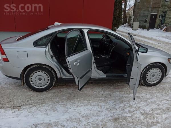 Pelēks Volvo S40 2005 Jelgava, ar dzinēja tilpumu 1.80 L un nobraukumu 237 tūkst. km par 1800 €, foto 3 vietnē AUTOMOTO.COM.LV