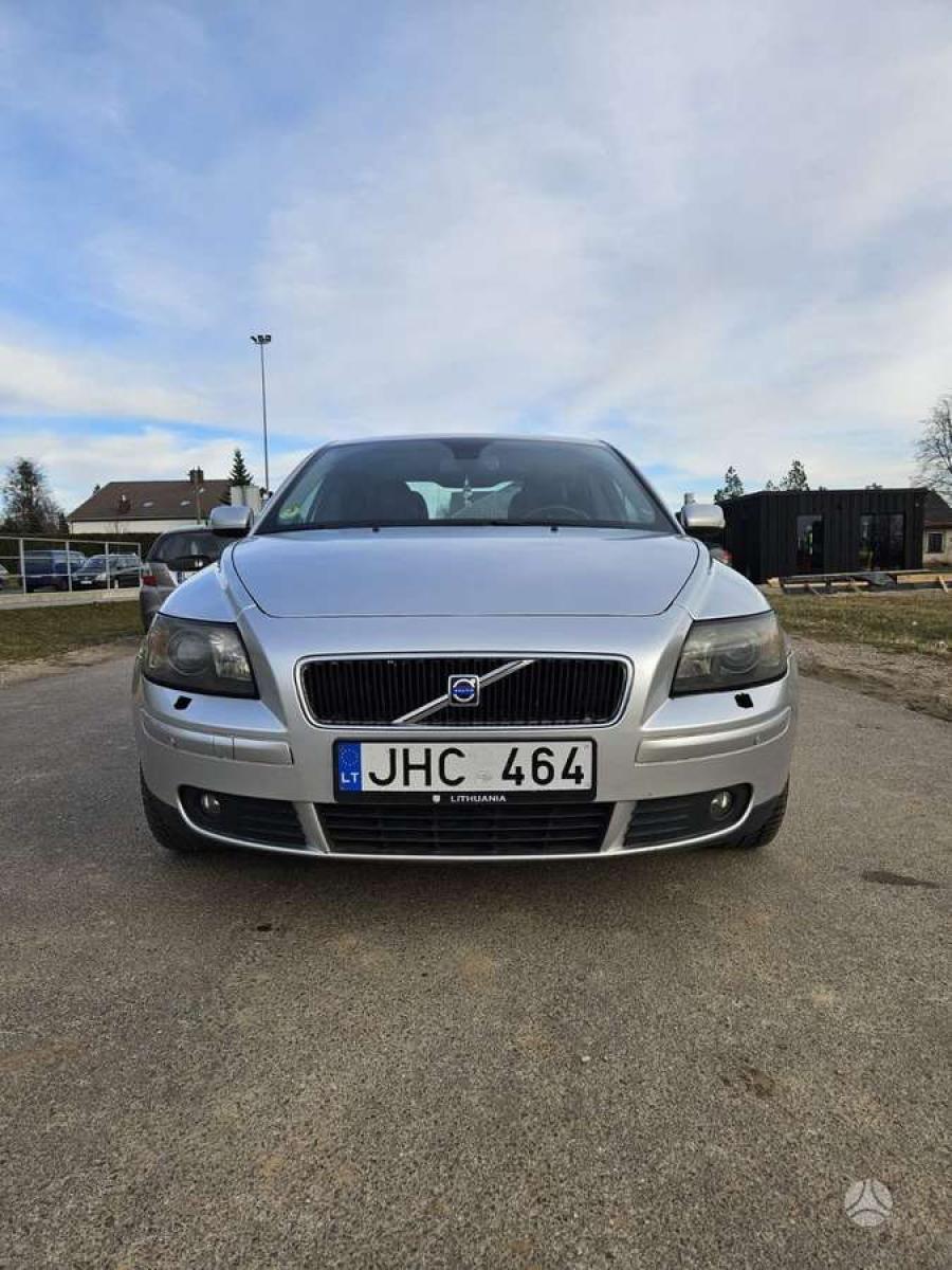 Pelēks Volvo S40 2005 Kauņa, ar dzinēja tilpumu 2.00 L un nobraukumu 408 tūkst. km par 1499 €, foto 1 vietnē AUTOMOTO.COM.LV